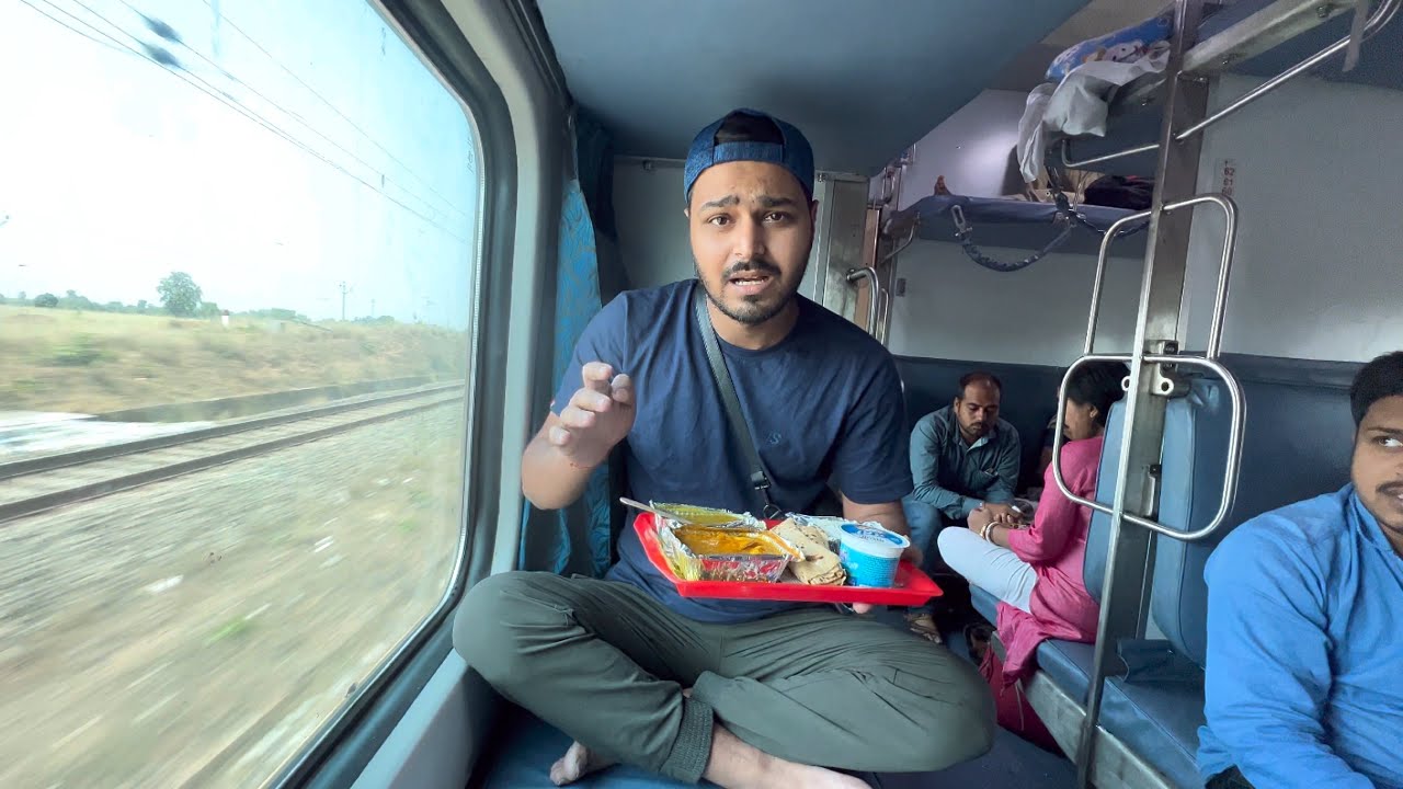 Mumbai-Howrah Duronto 3rd AC Journey *Luggage ke leye ladai* - YouTube