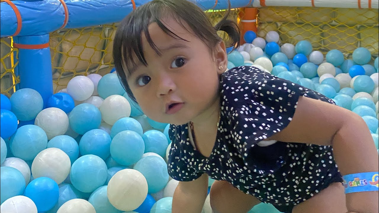 Main di Playground Luwes Pati, Playground anak anak, Mandi Bola ...