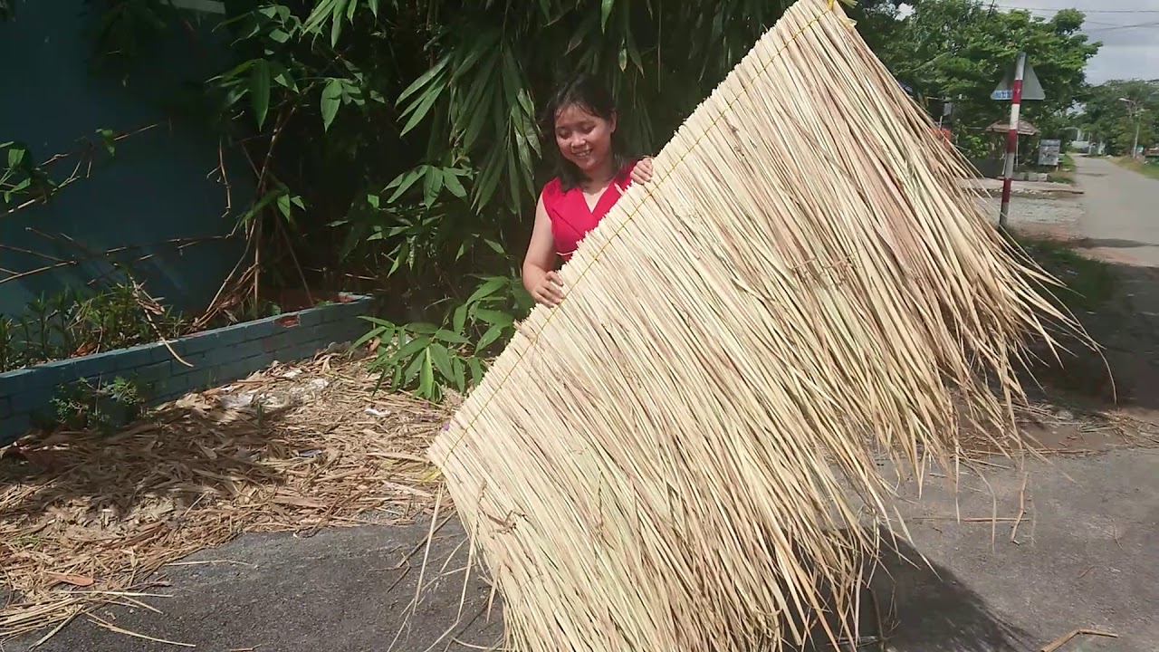 Living Bamboo THATCH ROOF HAND WEAVING PANEL - YouTube