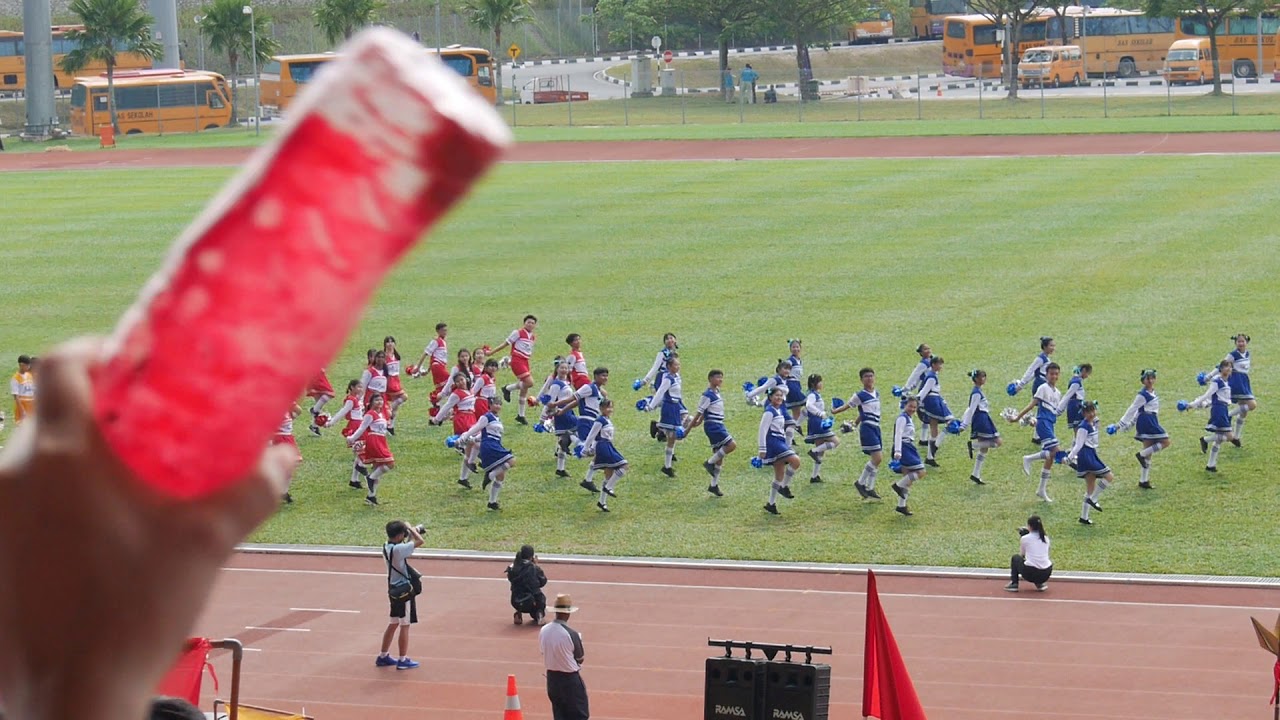 Blue & Red House cheerleading 2019 - YouTube