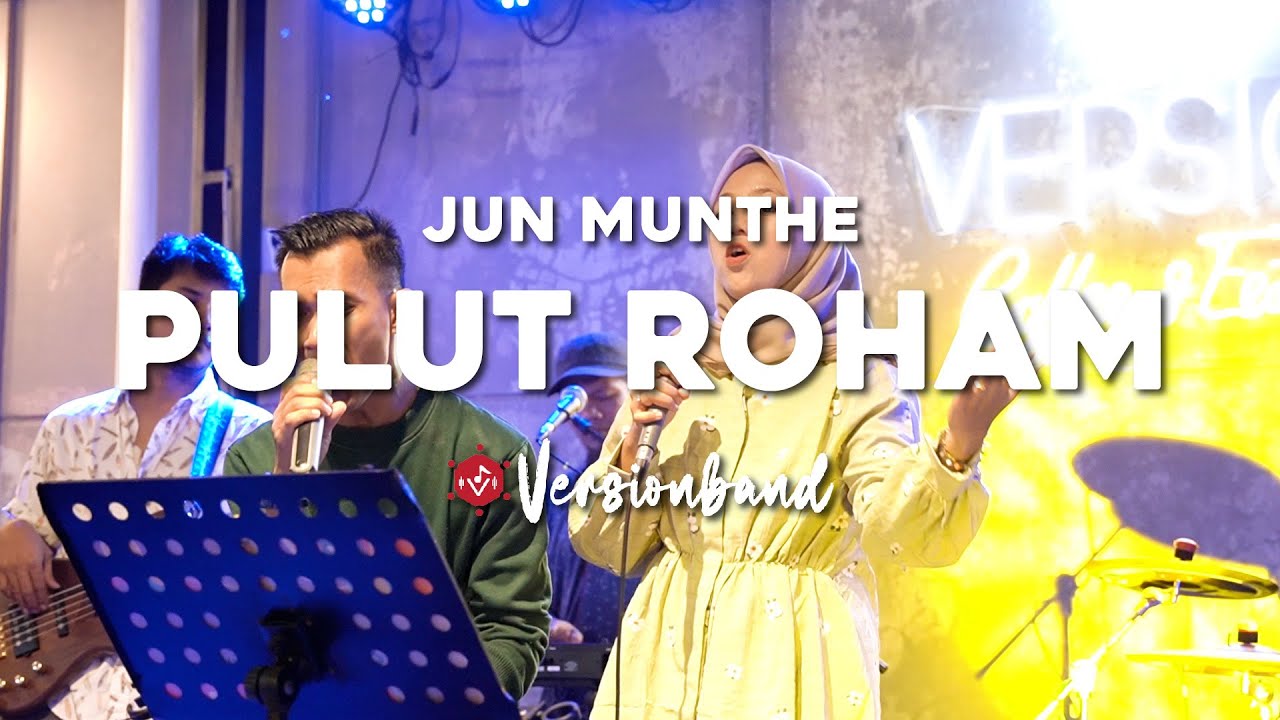 Jun Munthe - Pulut Roham Cover by Version Band Live at Version & Eatery ...