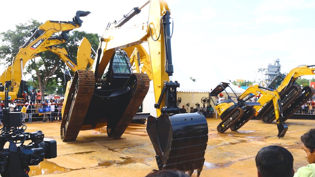 Sany India Dancing Excavator Stunt Show | Excon Event - YouTube