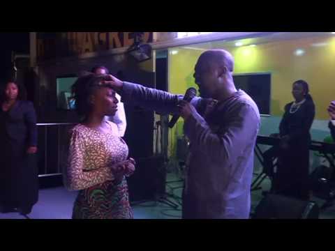 Cruzada de Milagres em Moçambique - Frank Otchere - YouTube