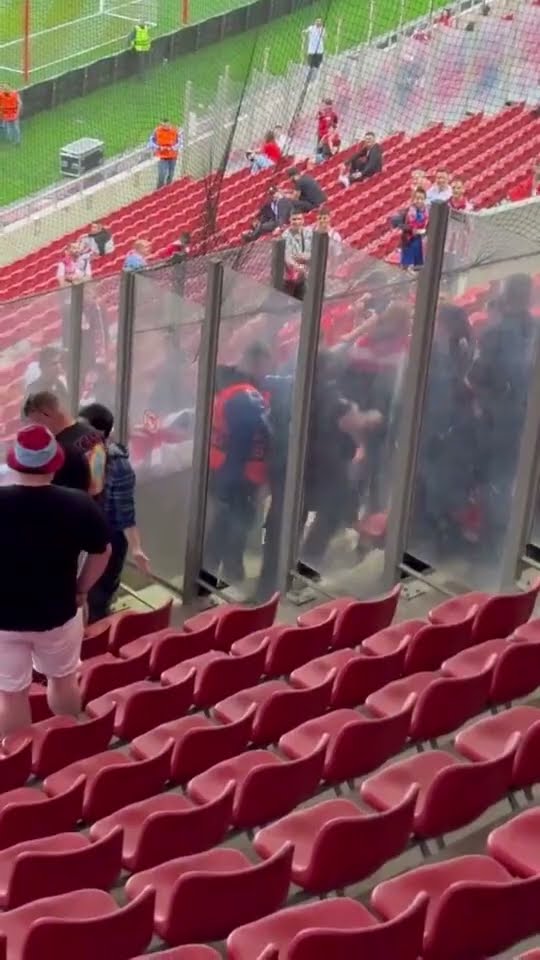 ΠΡΟΚΛΗΤΙΚΟΙ ΟΠΑΔΟΙ ΤΗΣ ASTON VILLA ΜΕ ΚΑΣΚΟΛ ΤΟΥ ΠΑΝΑΘΗΝΑΙΚΟΥ ΜΕΣΑ ΣΤΟ ...