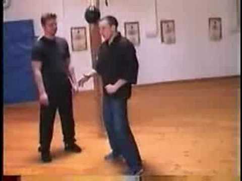 White Guy Thats Bruce Lee.flv - YouTube
