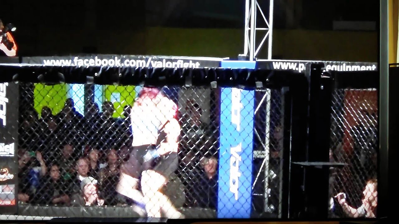 Jess Street v Carly Parish - YouTube