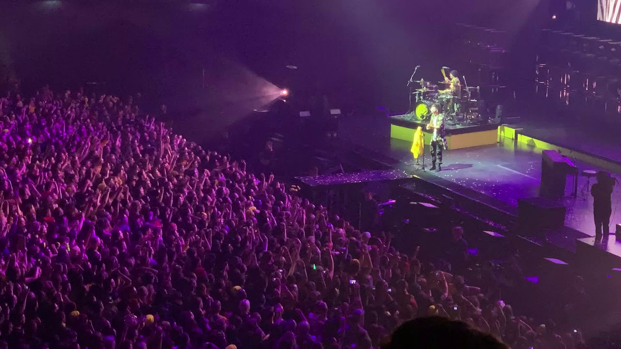 twenty one pilots - We Don't Believe Whats on TV (live in Vienna 2019) - YouTube