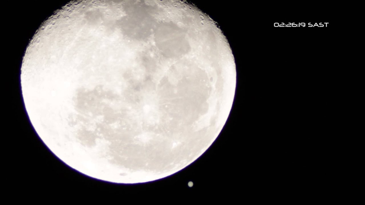 The Moon occults Jupiter and its satellites - YouTube