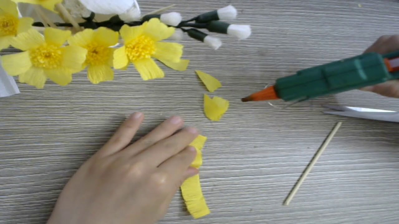 The art of making papyrus chrysanthemums with paper - YouTube