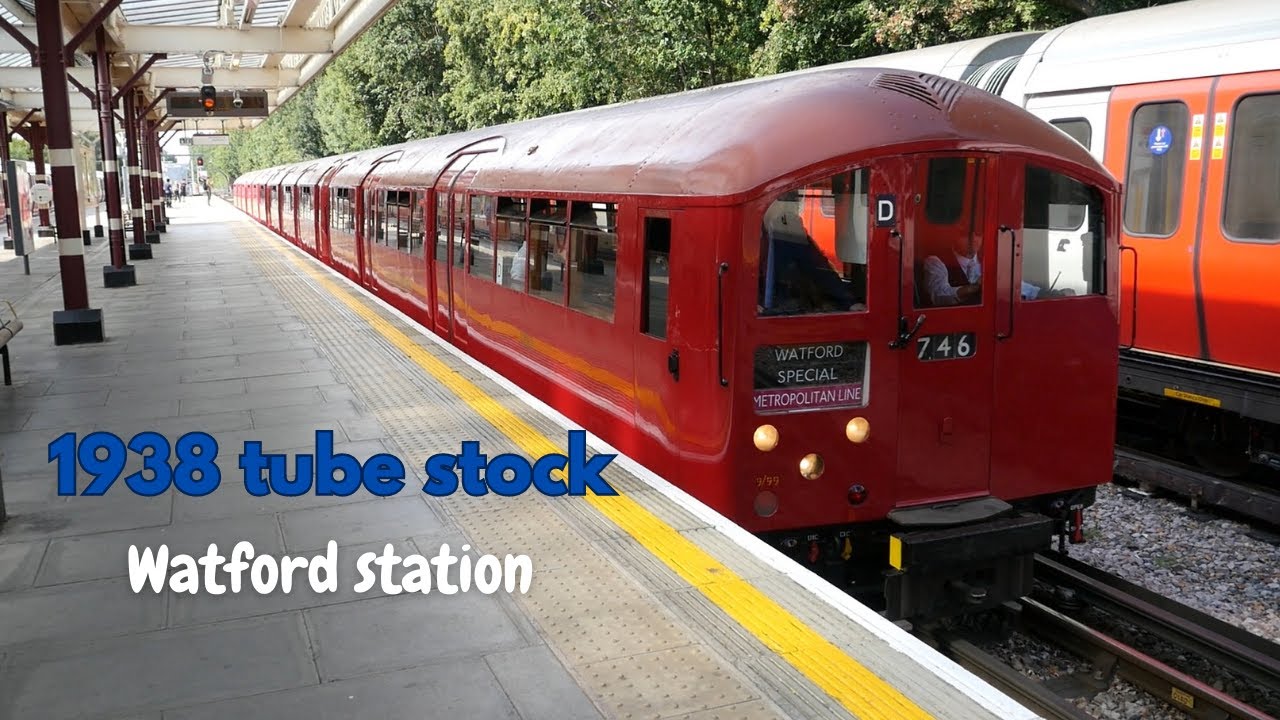 1938 stock at Watford metropolitan line station - YouTube