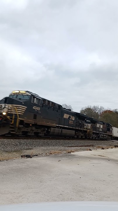 Fantastic "C6M, blasting up mtn" Norfolk Southern #4349 led NS #27a@rider22 - YouTube