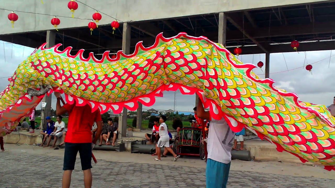 Latihan tarian naga - YouTube
