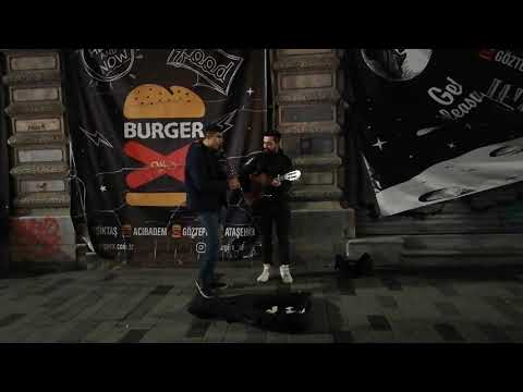 Sensiz Yaşayabilmirem (Yandırdın Kalbimi) - Taksim, İstiklal Caddesi, Sokak Sanatçıları
