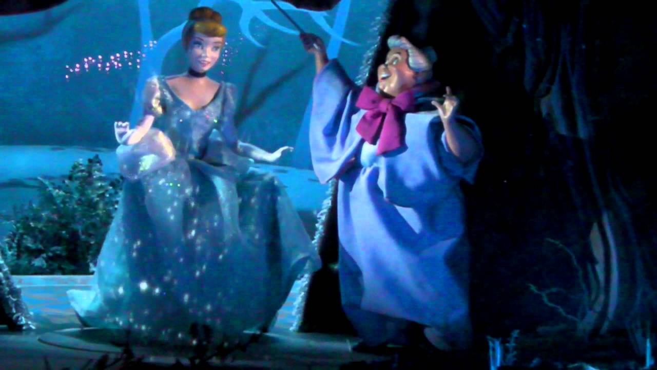 Kinetic Cinderella Window Display on Main Street in Disneyland ...