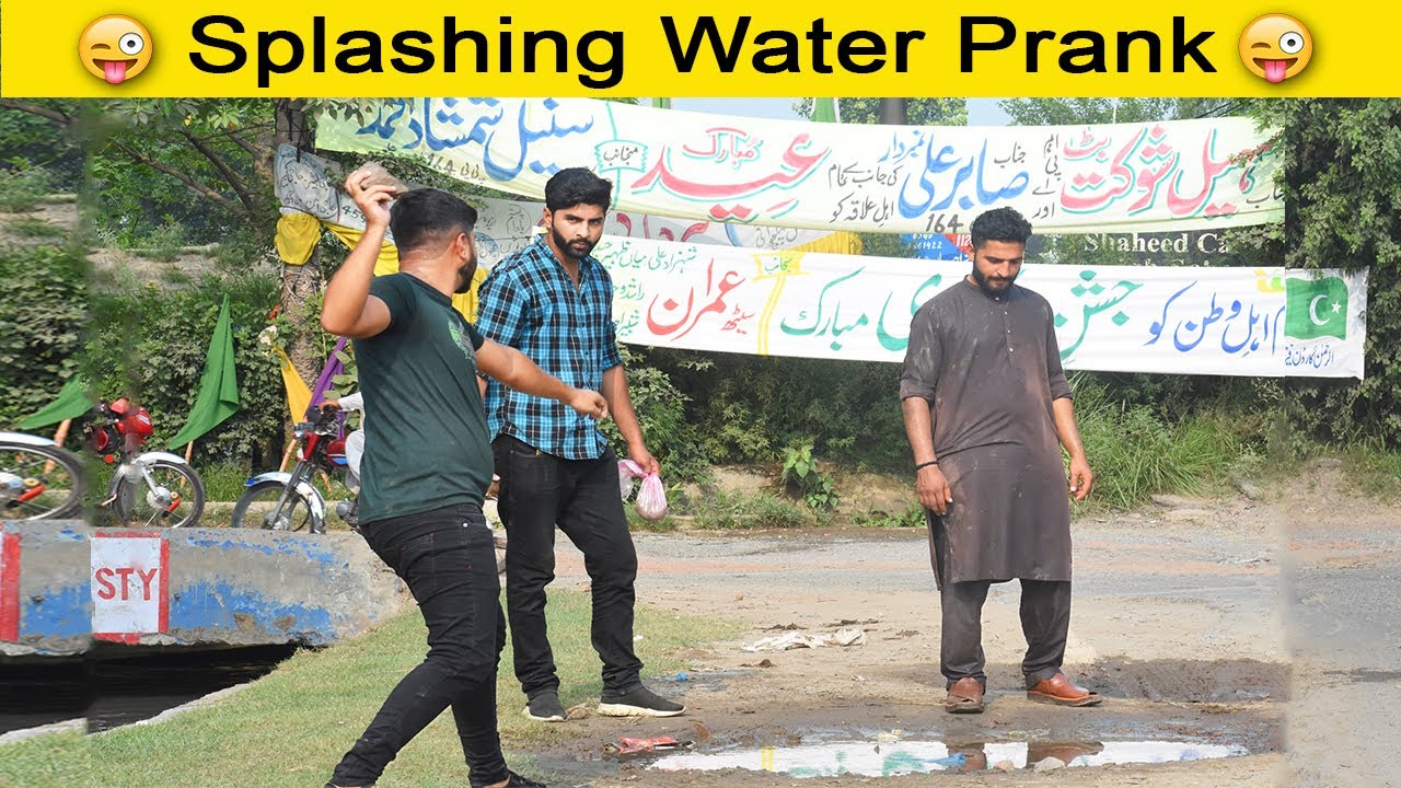Splashing Water Prank ( Only 1 Studio ) HR Prank - YouTube