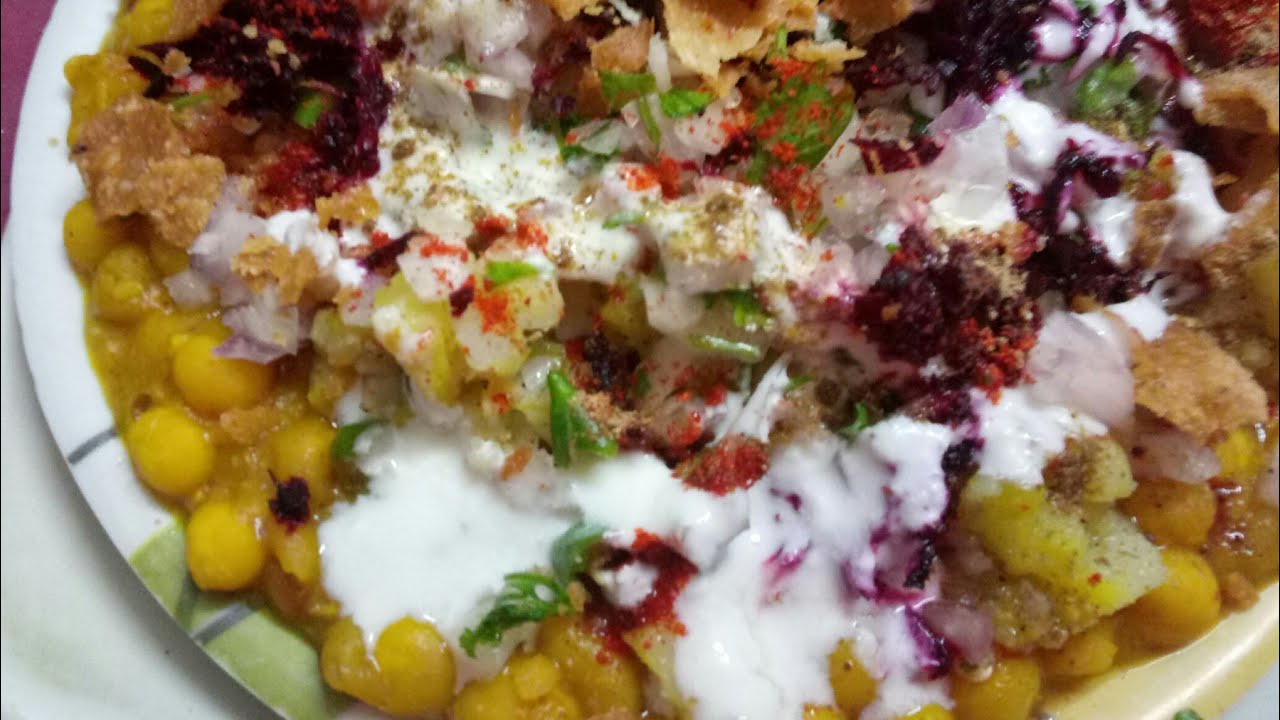 Street_Food Chana chaat / matar Chana ghugni /yellow matar Aloo chaat ...