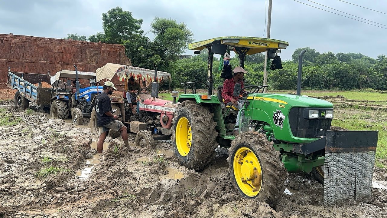 Sonalika Di-734 got Badly Stuck in Mud and 4 Tractors Together Pulling ...