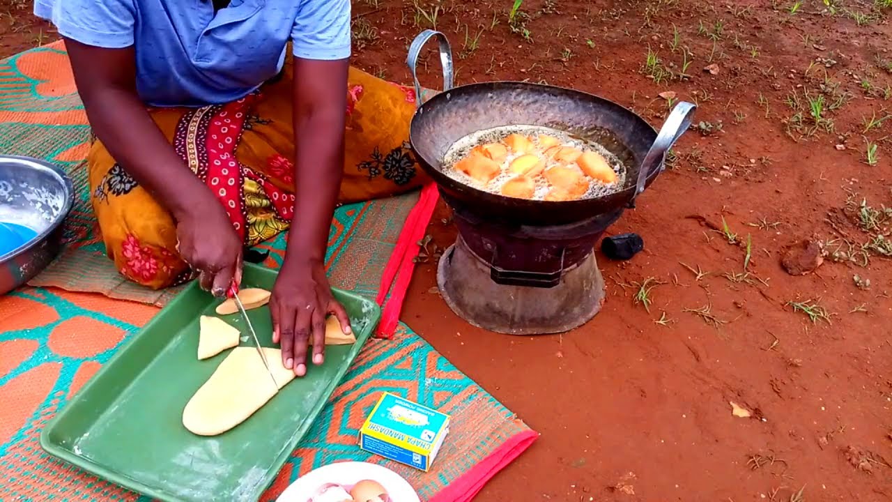 AFRICAN VILLAGE LIFE || COOKING MOST APPETIZING VILLAGE SNAKS|| VILLAGE ...