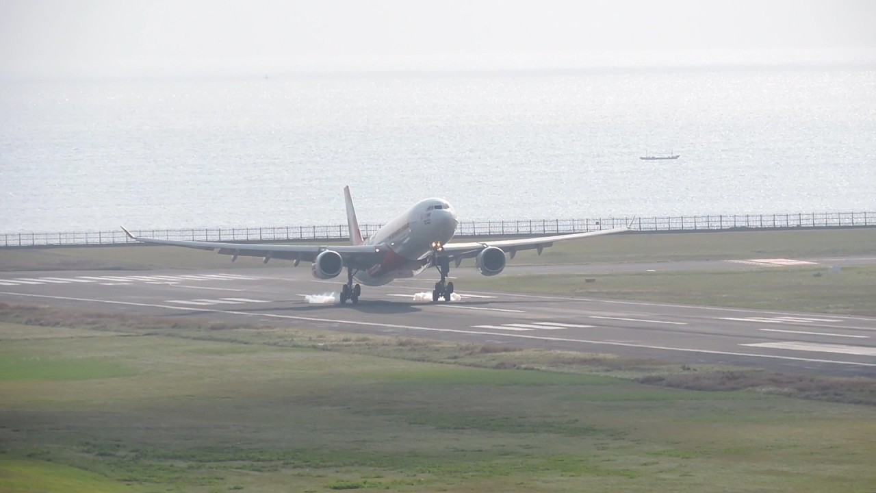 Amazing View Take off - Landing : B777, B737, A330, A320, A321 | Bali ...