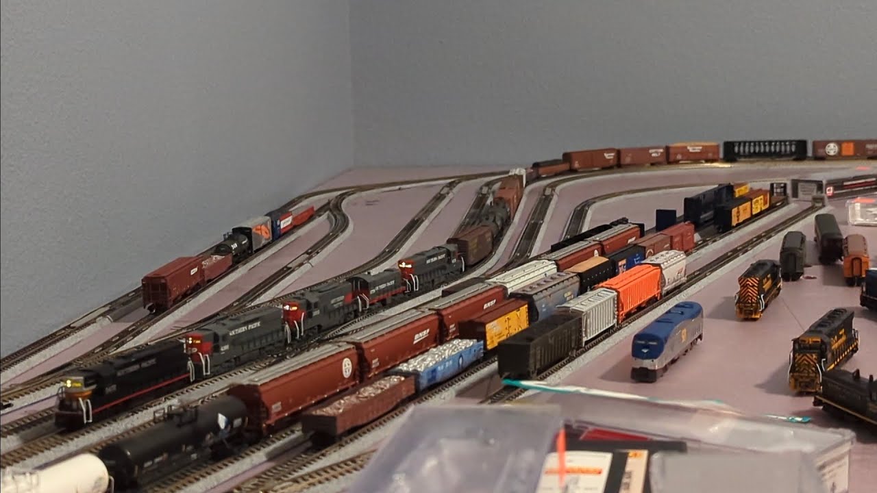 Long SP N scale Freight Train - YouTube