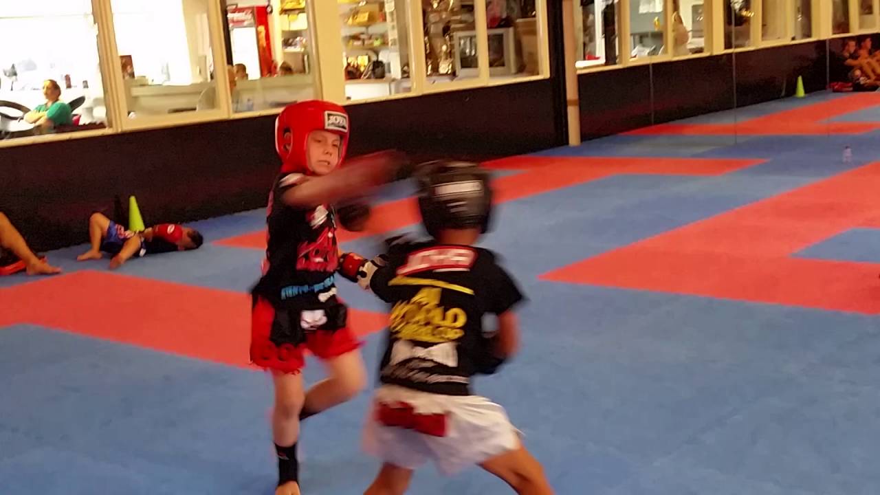 Kickbox Sparren Gediskwalificeerd (Dogan The Hawk Cakir) - YouTube