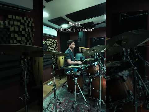 Bu şarkıyı Mvö, Dktt ya da Dedüblüman yazmadı biz yazdık.“Sarıldım Hayaline” #müzik #keşfet #skapova