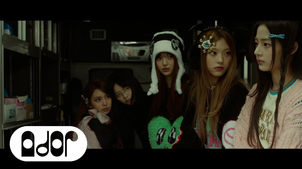 NewJeans (뉴진스) 'OMG' 1 Hour Loop Version 뉴진스 어머나 1시간 루프 버전 - YouTube