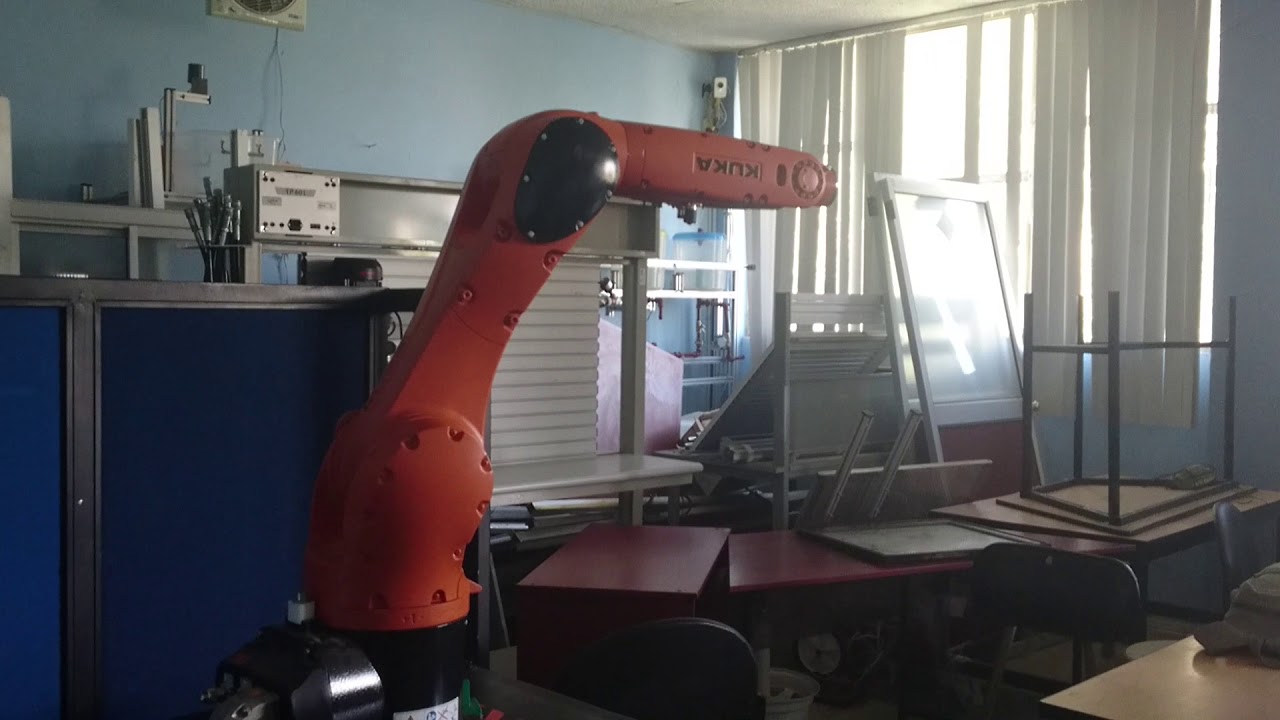 Movimiento de Robot Kuka comando PTP - YouTube