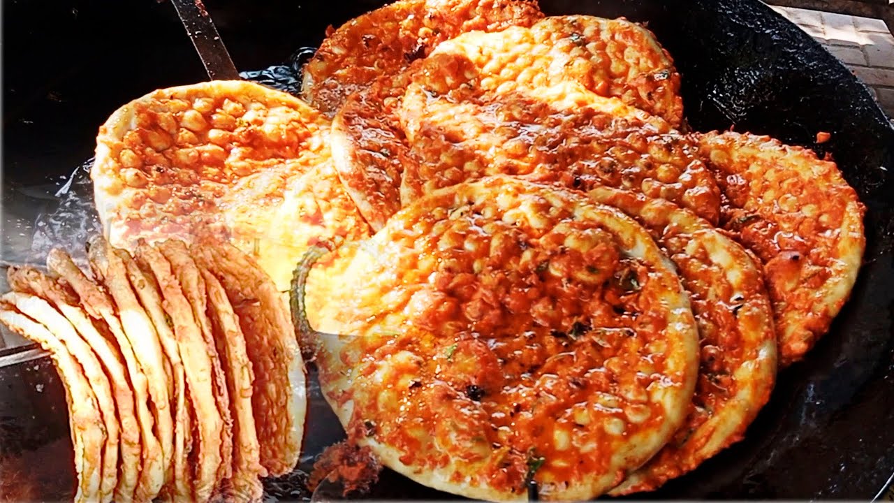 Bason Wala Nan | Special Nan | On roadside | Pakistan Street Food # ...