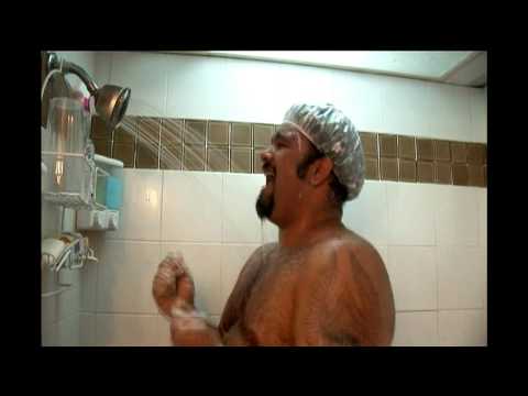 Chicho en la ducha (Escena de Mi Verano con Amanda)