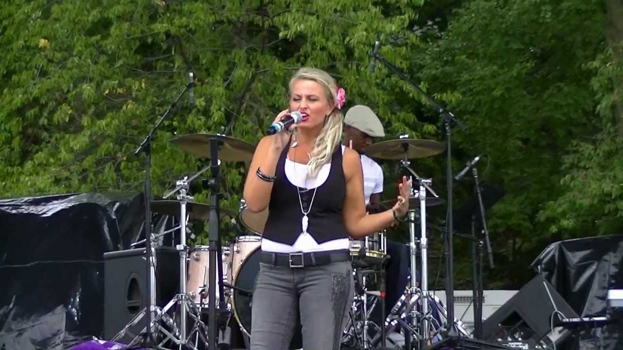 Mindy Callahan Christian Music at the Fest - YouTube