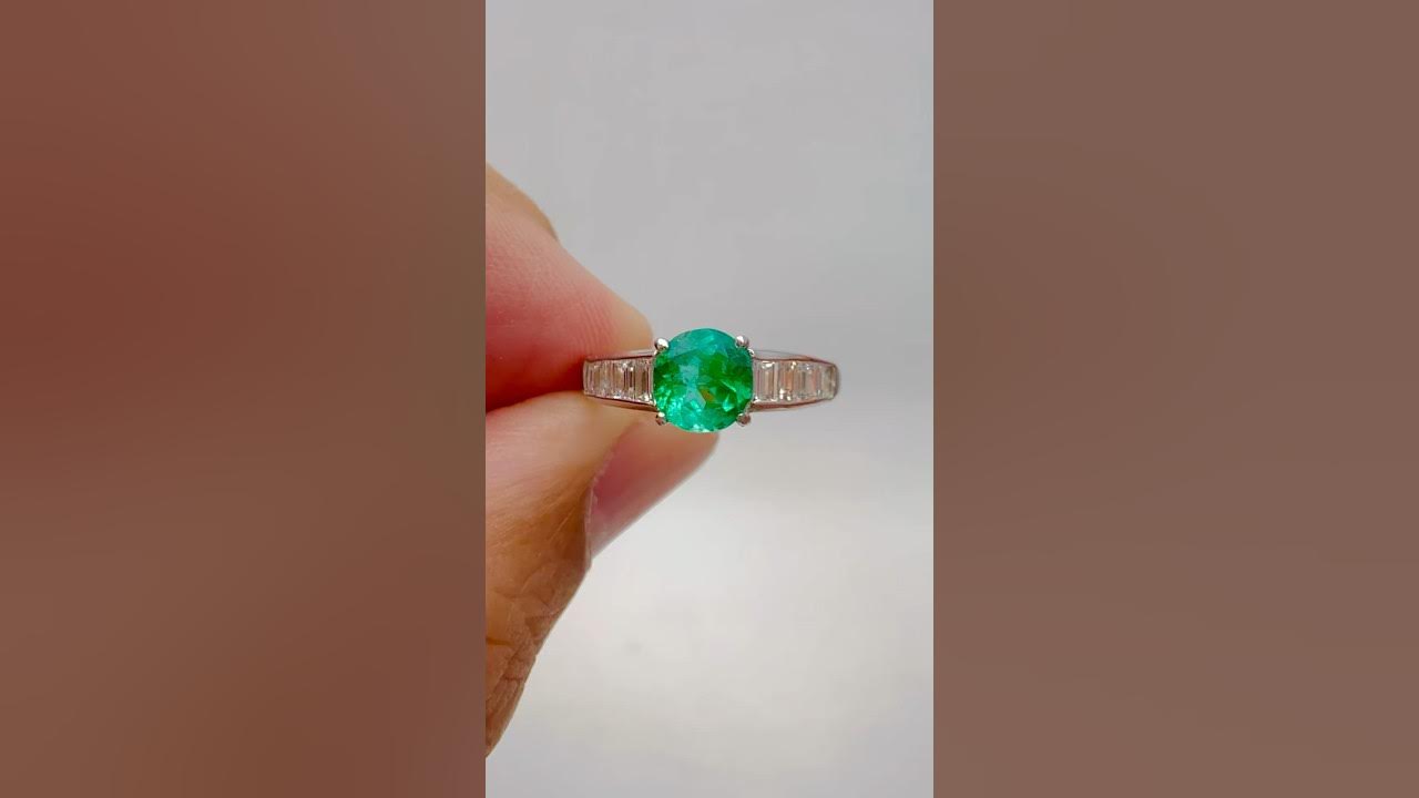 天然エメラルド 0.833ct 天然ダイヤモンド0.52ct プラチナ製リング - YouTube