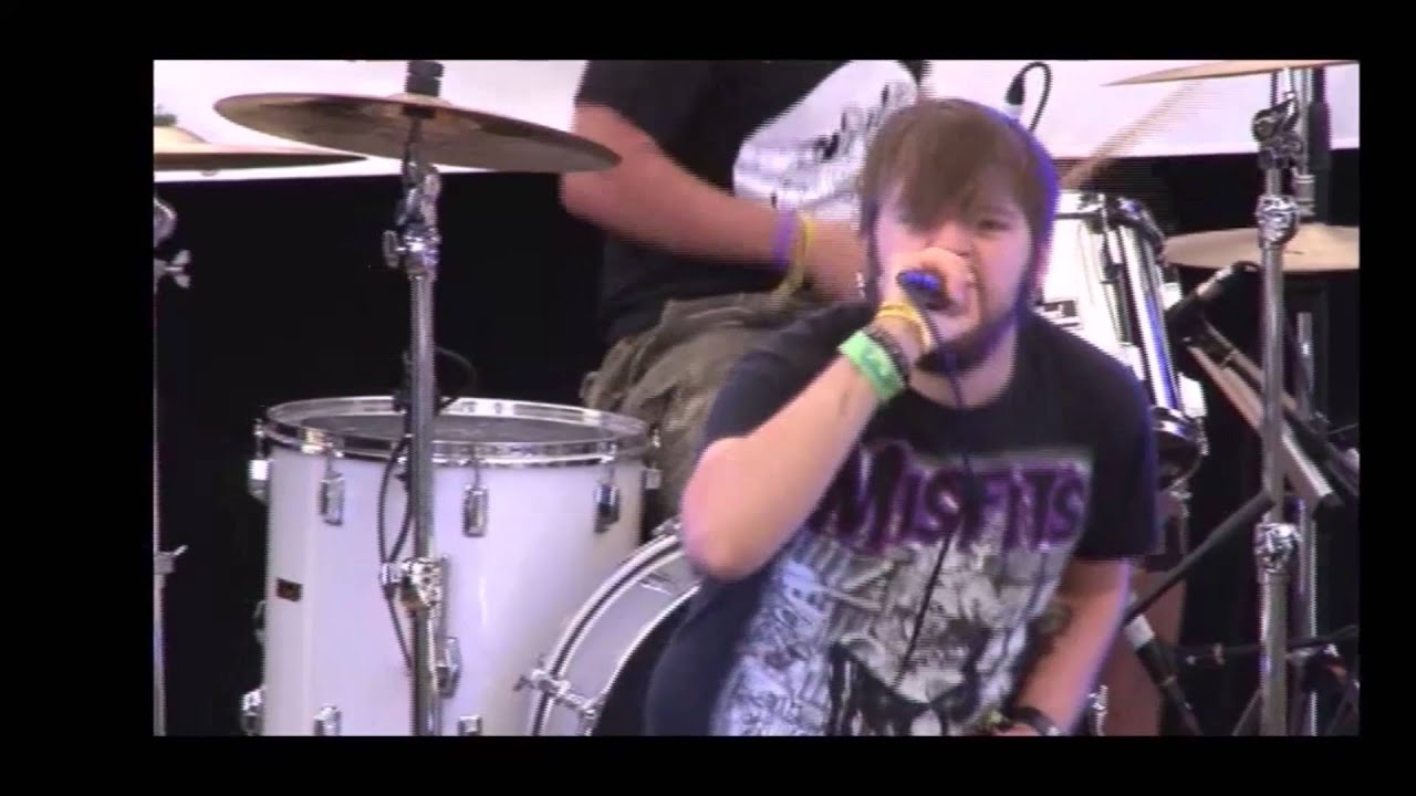 B-Movie Britz - No (3 Chords Festival) - YouTube