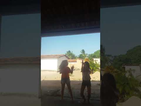 Anne Gabriele e Maria Eduarda dançando kkk