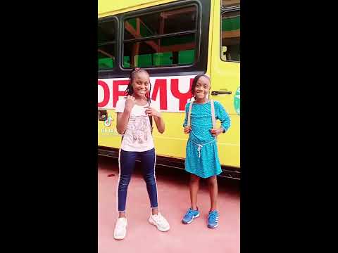 @GLORIA COMEDY ET SA SOEUR UNE PETITE DANSE POUR VOUS SOUHAITEZ BON ...