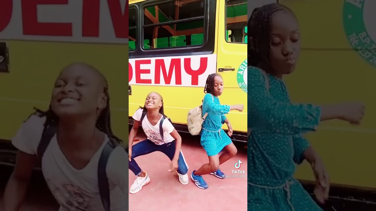 @GLORIA COMEDY ET SA SOEUR UNE PETITE DANSE POUR VOUS SOUHAITEZ BON ...