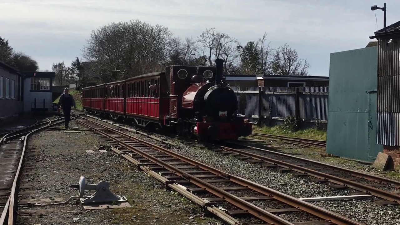 Busy afternoon at Pendre yard - YouTube