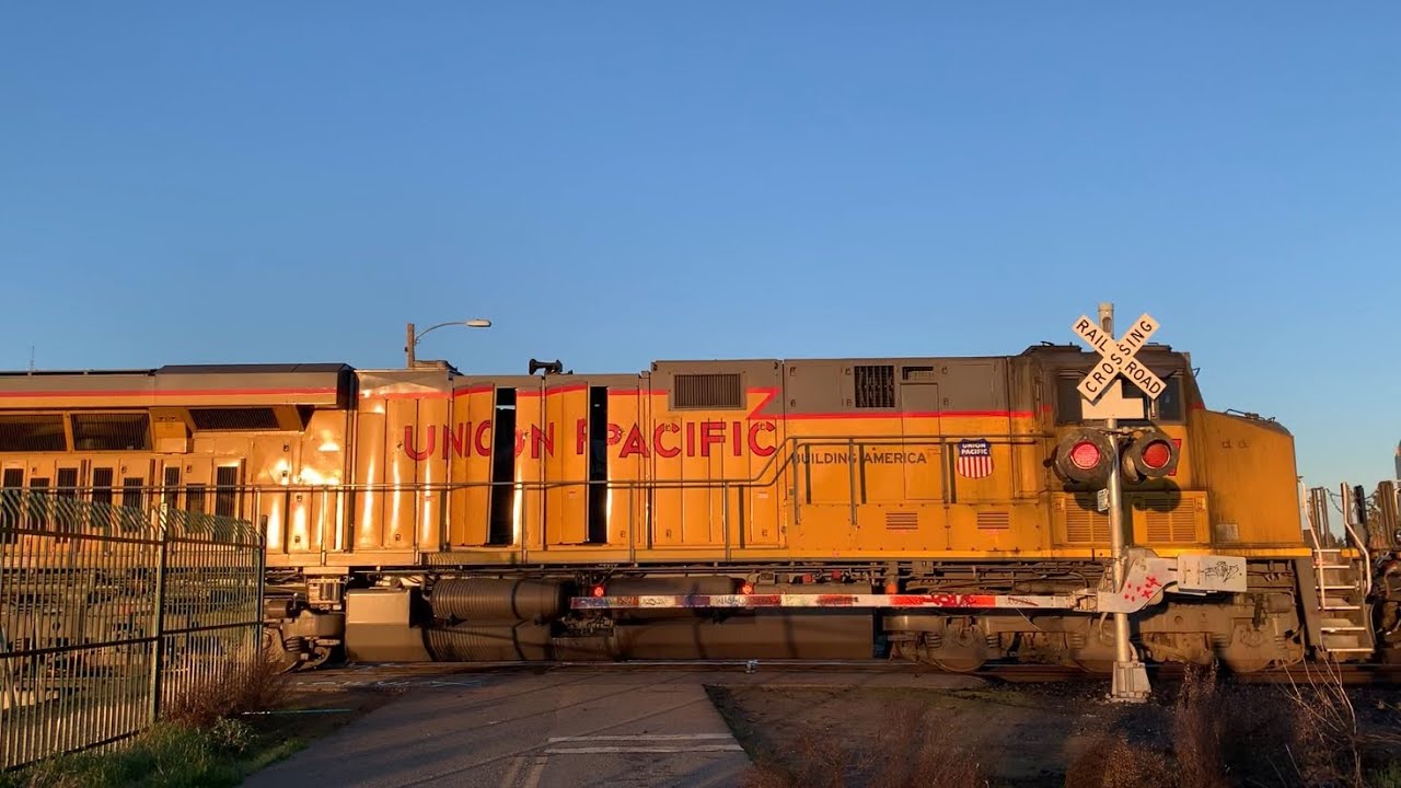 UP 5560 Grain Train North - Calaveras Bike Trail Railroad Crossing ...