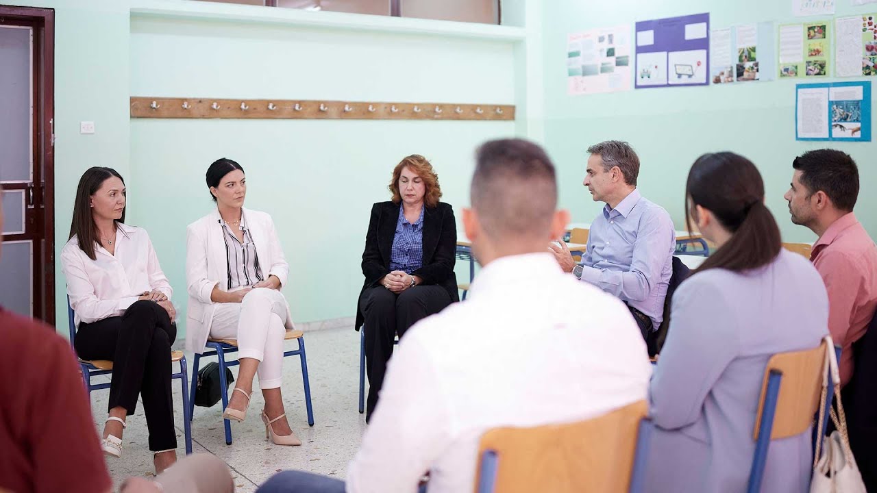 Συζήτηση με νεοδιορισθέντες εκπαιδευτικούς - YouTube