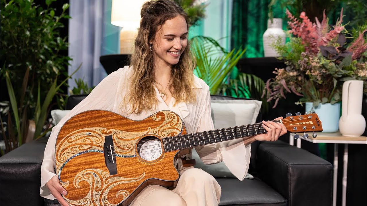Makayla PM’s custom etched Guitar by Sam Mangakahia (Hamiora.art) - YouTube