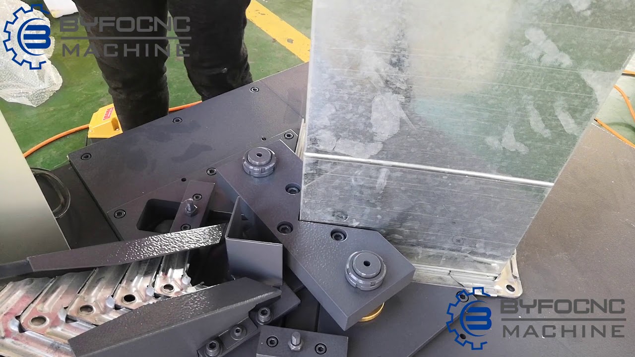 Square Duct TDF Corner Installation machine - YouTube