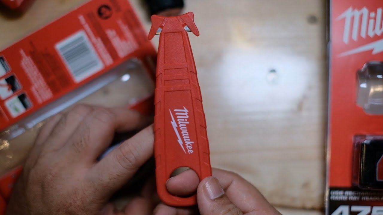 รีวิว Milwaukee Safety Box Cutter 48-22-1916 - YouTube