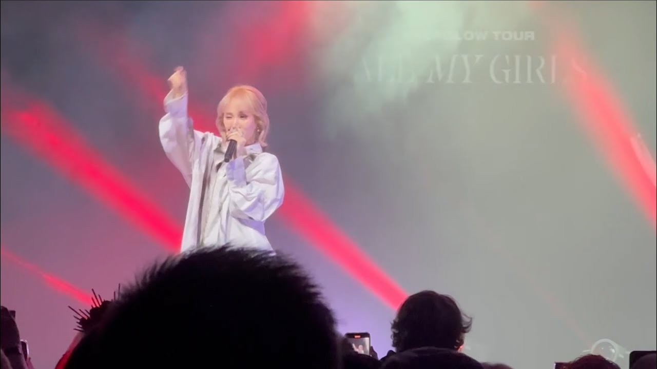 Everglow concert in New York on November 3, 2023. Song: I Shot Cupid ...