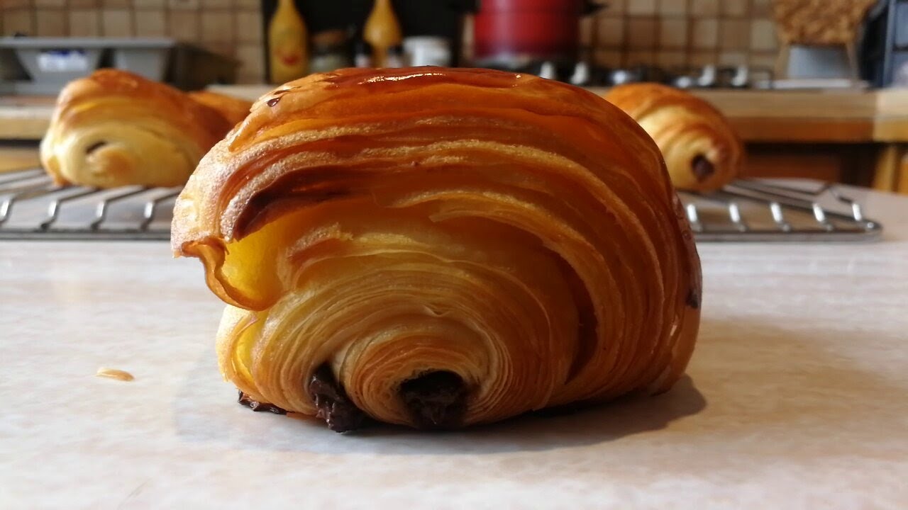 pain au chocolat/panini all cioccolate/chocolatine/cioccolatine - YouTube