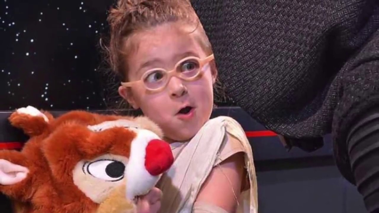 Little Rey Meets Kylo Ren in Disney's Hollywood Studios - YouTube