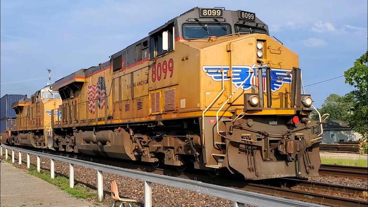 UP 8099 leads intermodal west through Pacific. - YouTube
