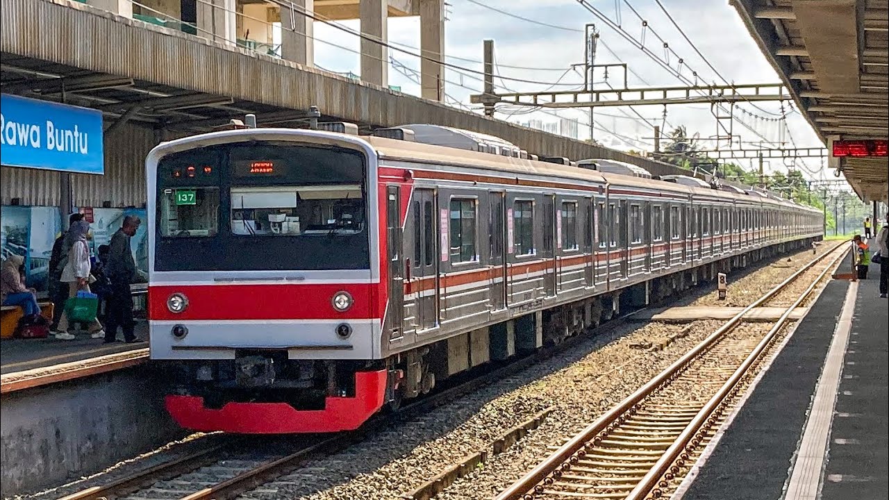 Kumpulan Kereta Listrik Commuter Line di Stasiun Rawa Buntu! JR 205 ...