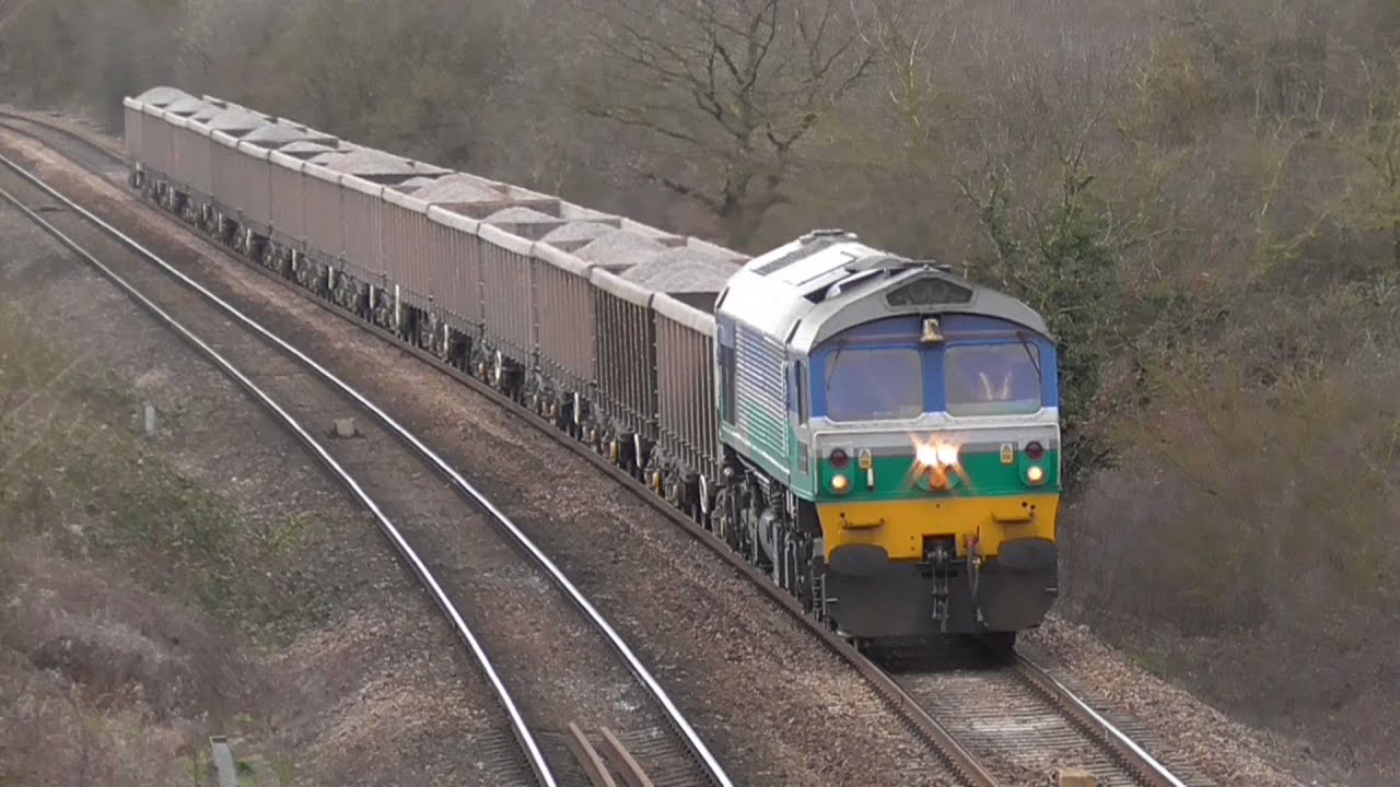 Aggregates Class 59 No. 59001 at Fairwood Junction with loaded stone ...