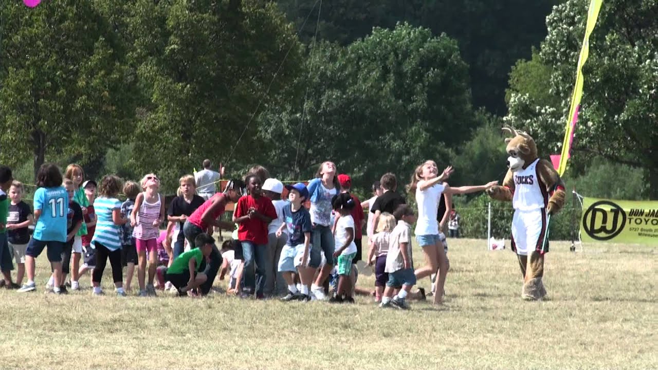 Milwaukee Bucks mascot, Bango, helps lead the George Webb Kids Candy ...