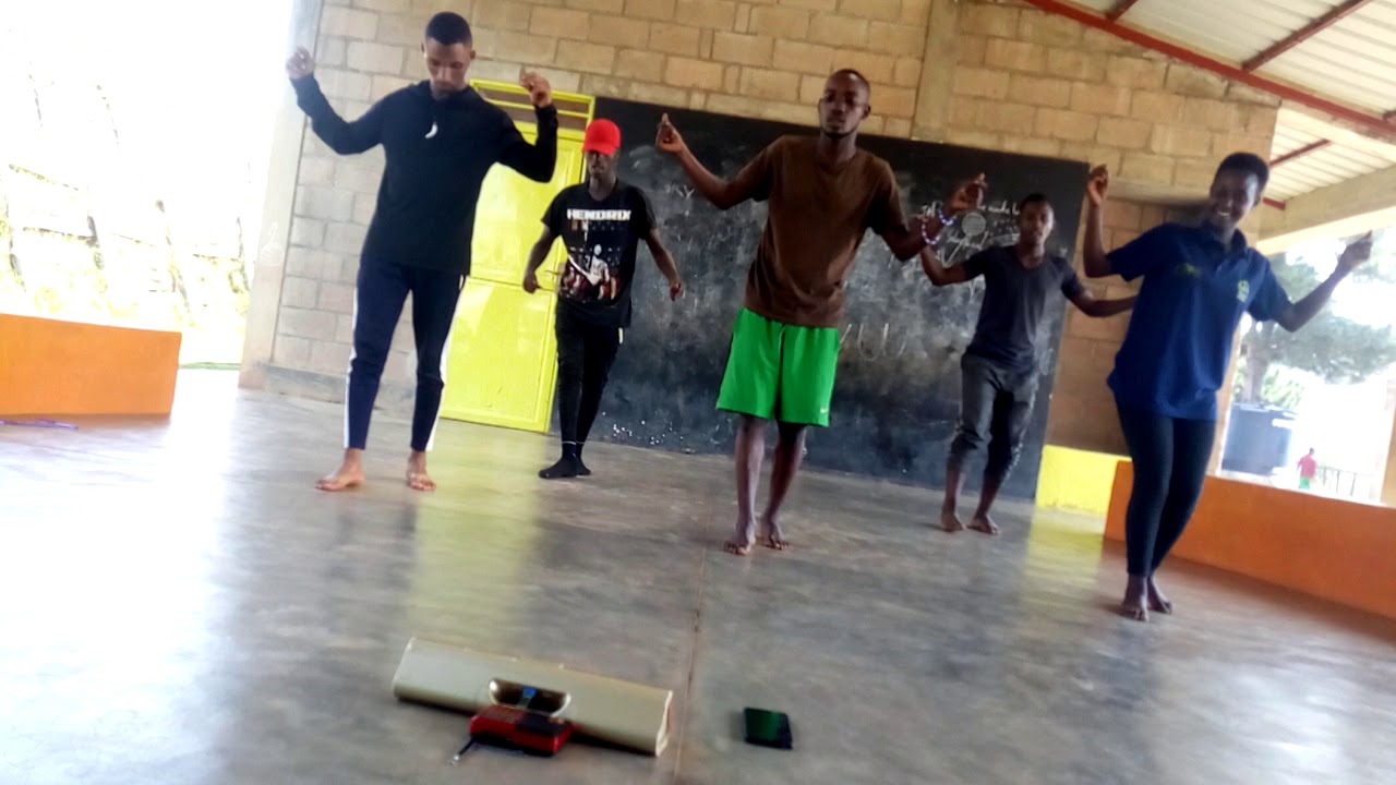 Mand leaps dance of Rwanda and mugombwa camp - YouTube